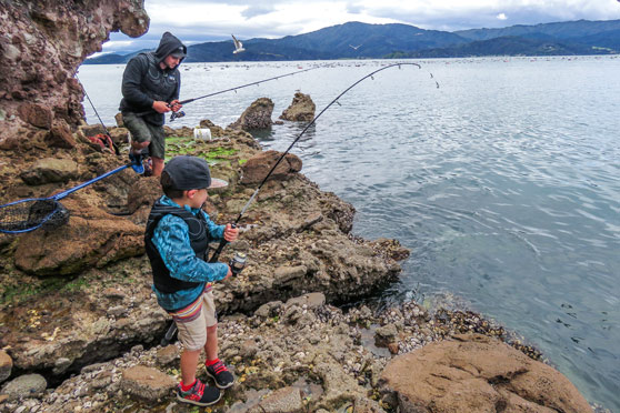 Fishing off the rocks - getting the kids involved - The Fishing Website