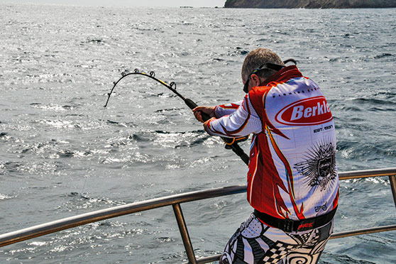 Best Tactics for Landing Big Fish - The Fishing Website