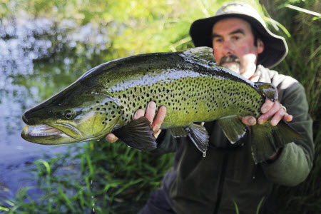 10 River Fishing Tips - The Fishing Website