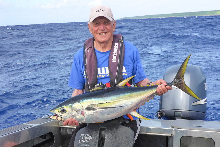Fishing from Small Canoes in Niue - The Fishing Website