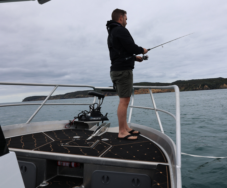 Josh Darby's Kingfisher 570 Powercat - The Fishing Website