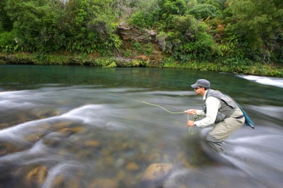 A Guide to Choosing the right fishing waders - The Fishing Website