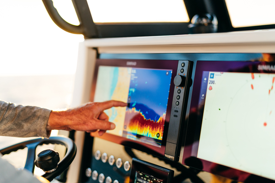 Simrad's New NSS 4 Multifunction Display - The Fishing Website