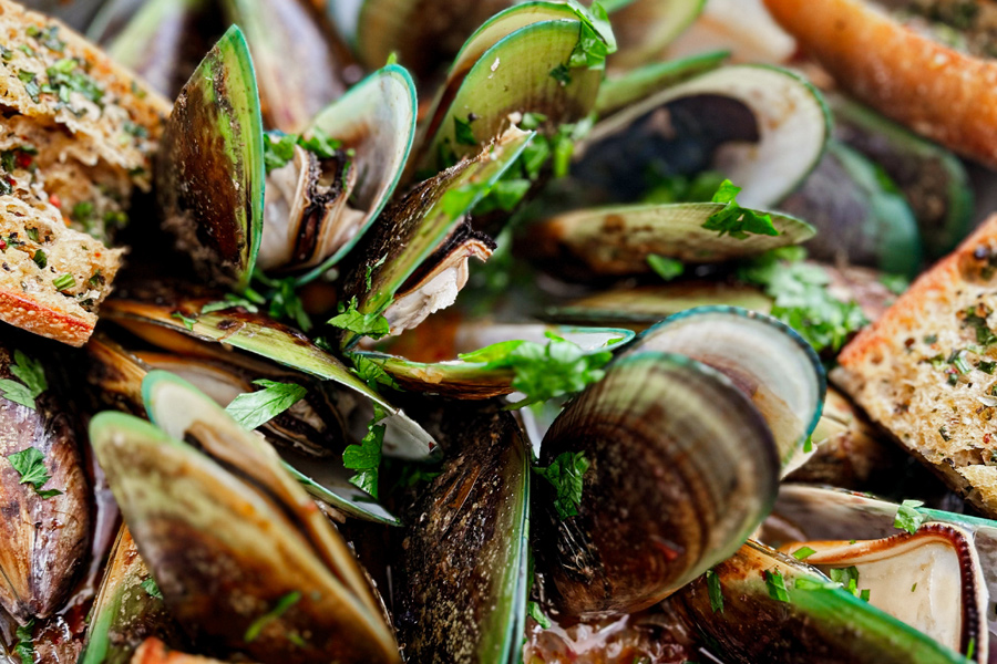 Beer-steamed Mussels - The Fishing Website